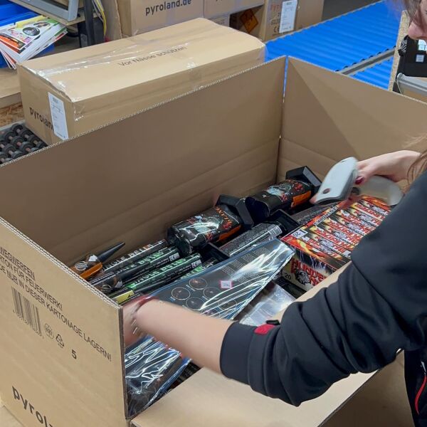 Team Pyroland packt für Euch zu Silvester Euer Feuerwerk, Batterien, Rak